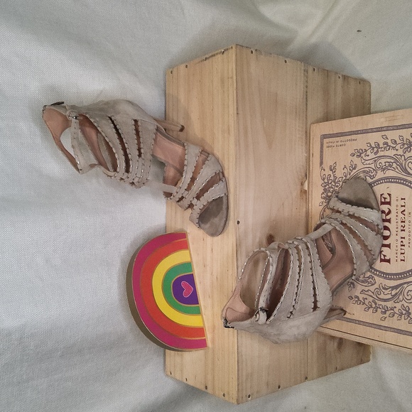 Sigerson Morrison | Shoes | Sigerson Morrison Cage Strappy Gladiator ...